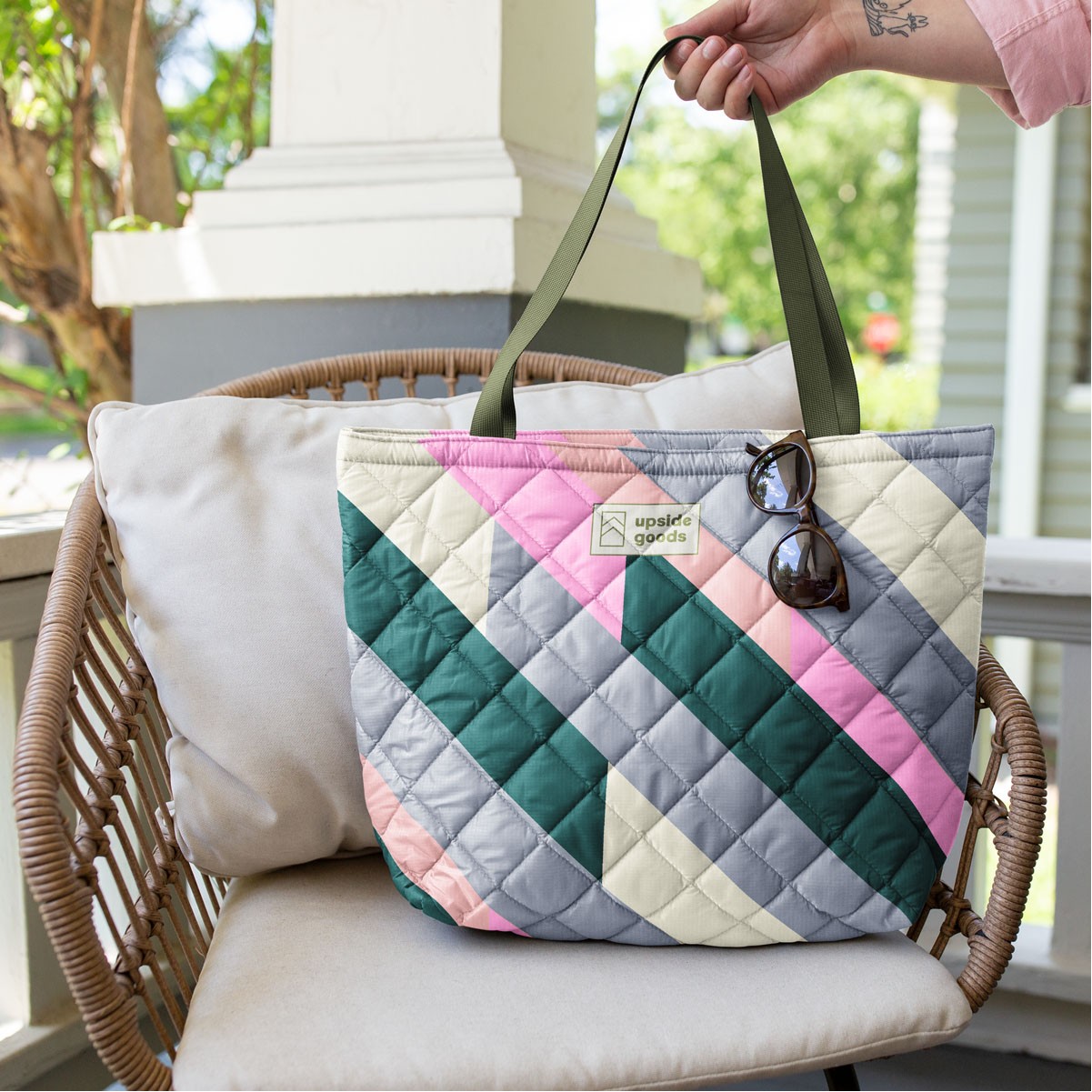 9 Promotional Tote Bags with Interesting Design Details
